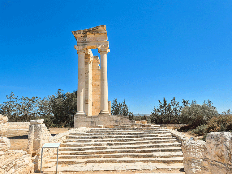 A Peaceful Walk Through History at Apollo’s Temple - Little Blue Door